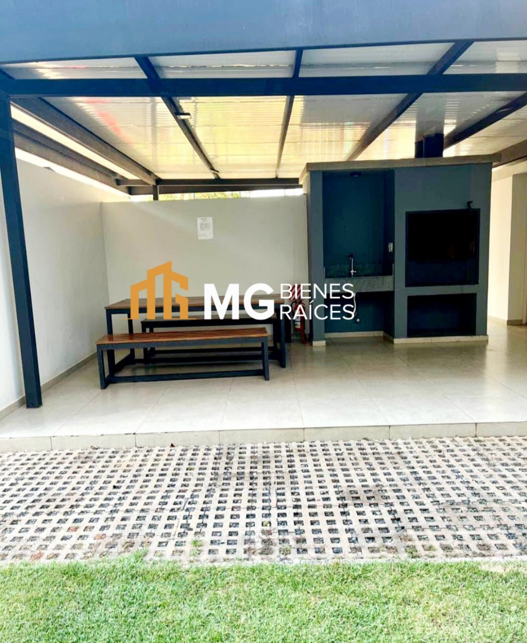 Alquilo Departamento de 2 Dormitorios en edificio insignia 1 LUQUE. Ref #Z5C3A5