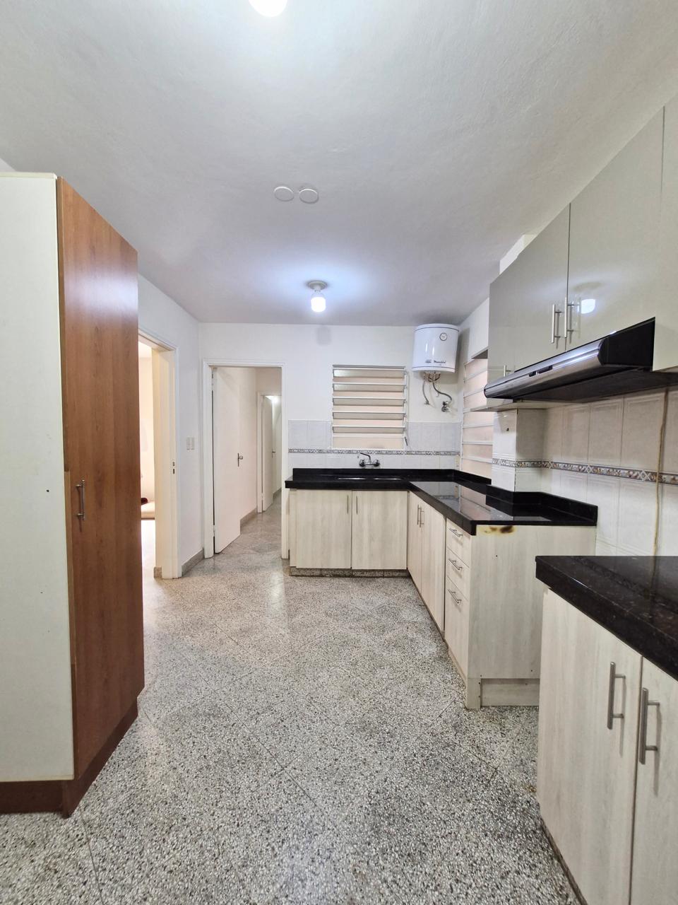 En Alquiler Amplio De Departamento De 3 Habitaciones En Barrio Jara A386-. Ref #VF54C7