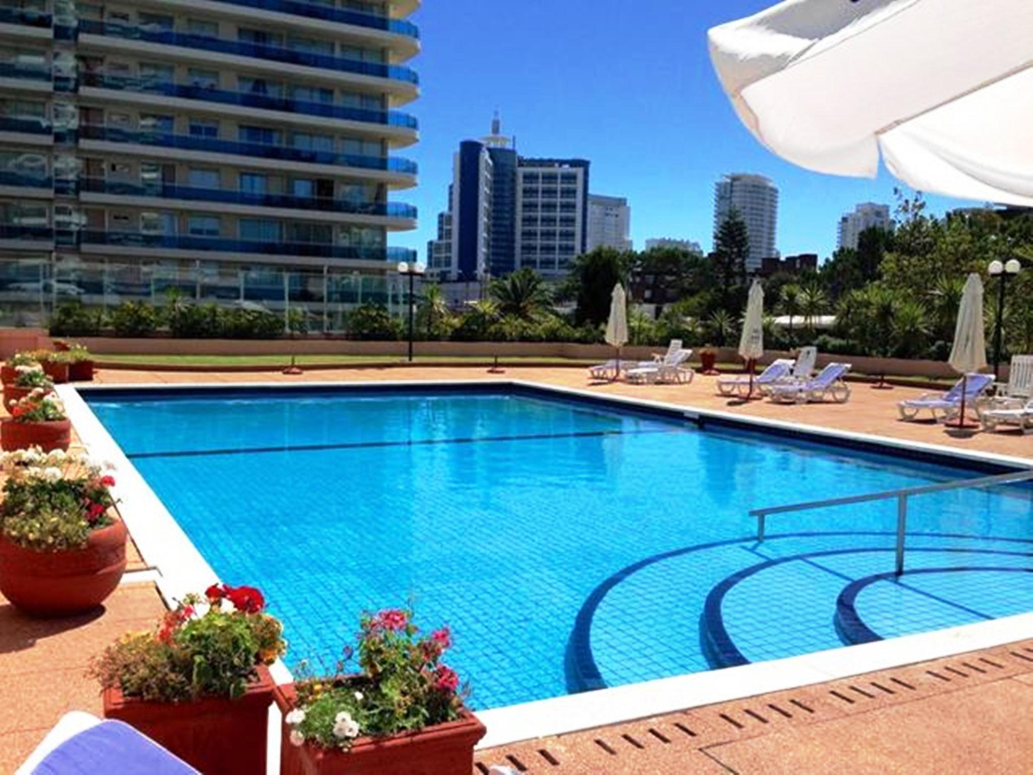Punta Del Este - Edificio Long Beach - 2-3 Dormitorios. Ref #G5C905 - infocasas.com.uy