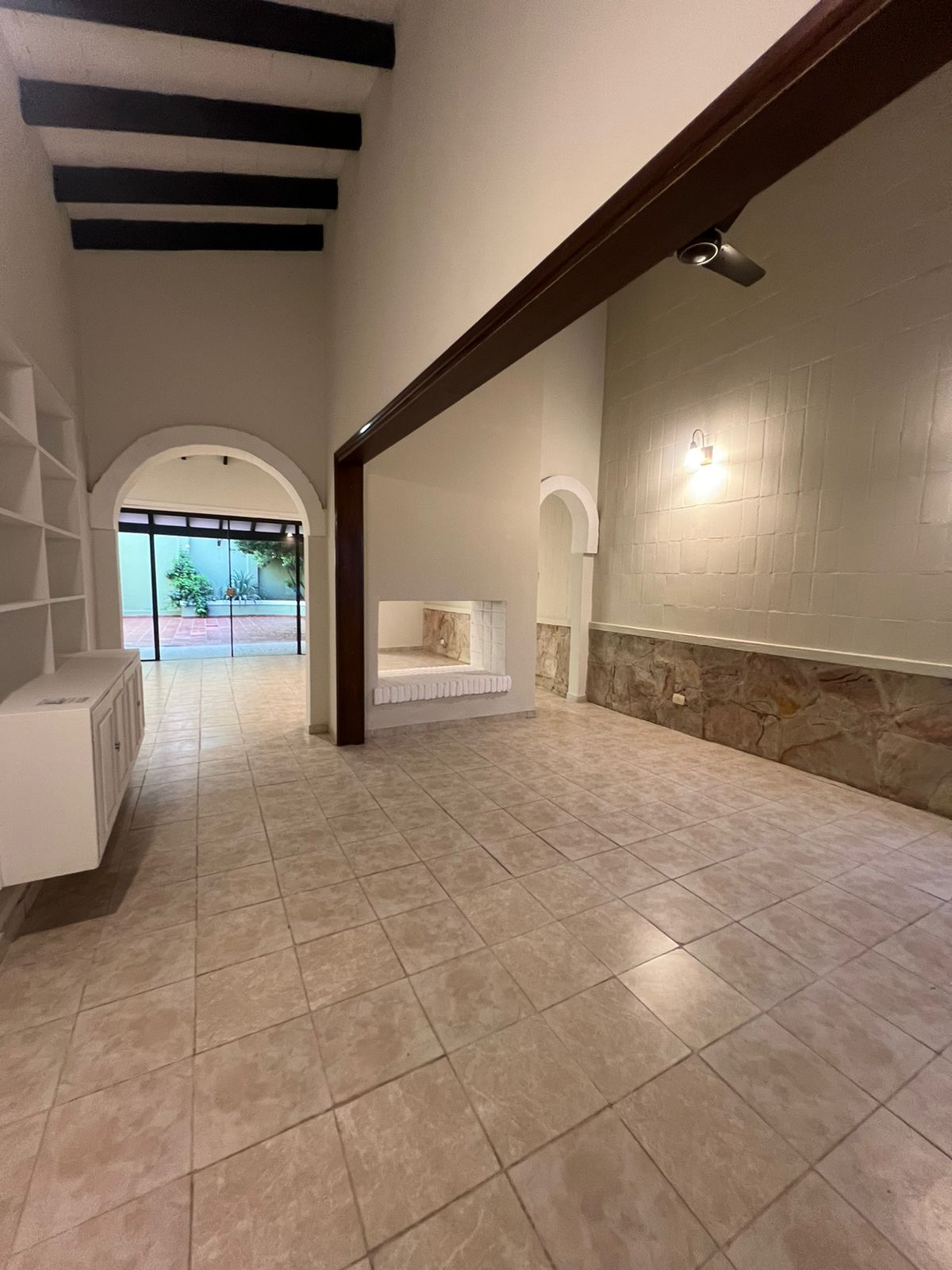 ALQUILO CASA DE 3 DORMITORIOS EN LAS MERCEDES PARA VIVIENDA/OFICINA. Ref #B7FA6B - infocasas.com.py