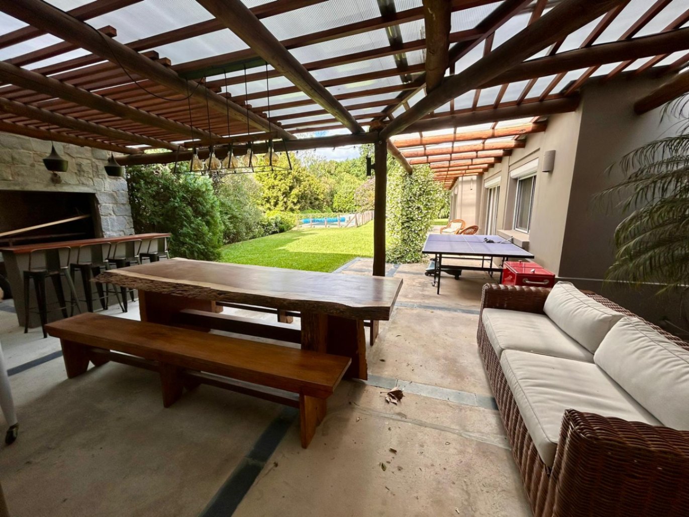 Casa Esquina. 1269 Mts Terreno. 435 Mts Edif. Piscina + Barbacoa + Gran Fondo.. Ref #H8B4E6 ...