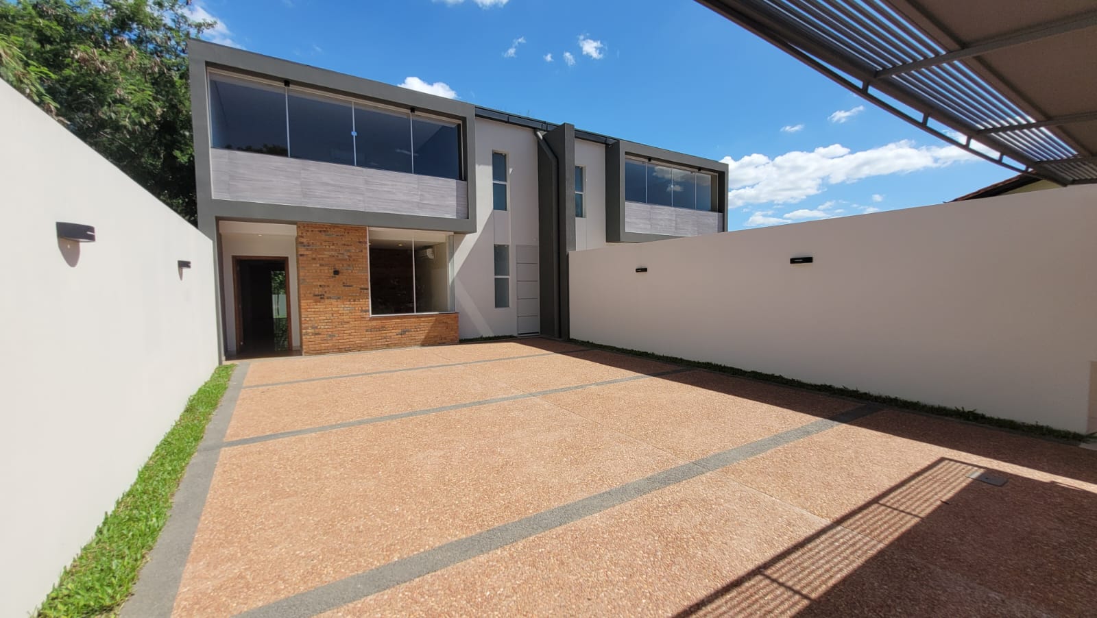 ALQUILO CASA C/ PISCINA A ESTRENAR EN LUQUE!!. Ref #BBBCEE - infocasas.com.py