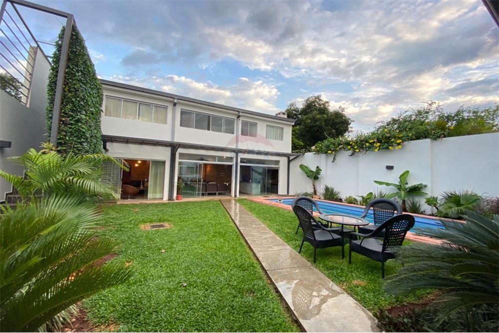 Vendo Casa en el Barrio Villa Aurelia de Asuncion . Ref #Z8D9EF - infocasas.com.py