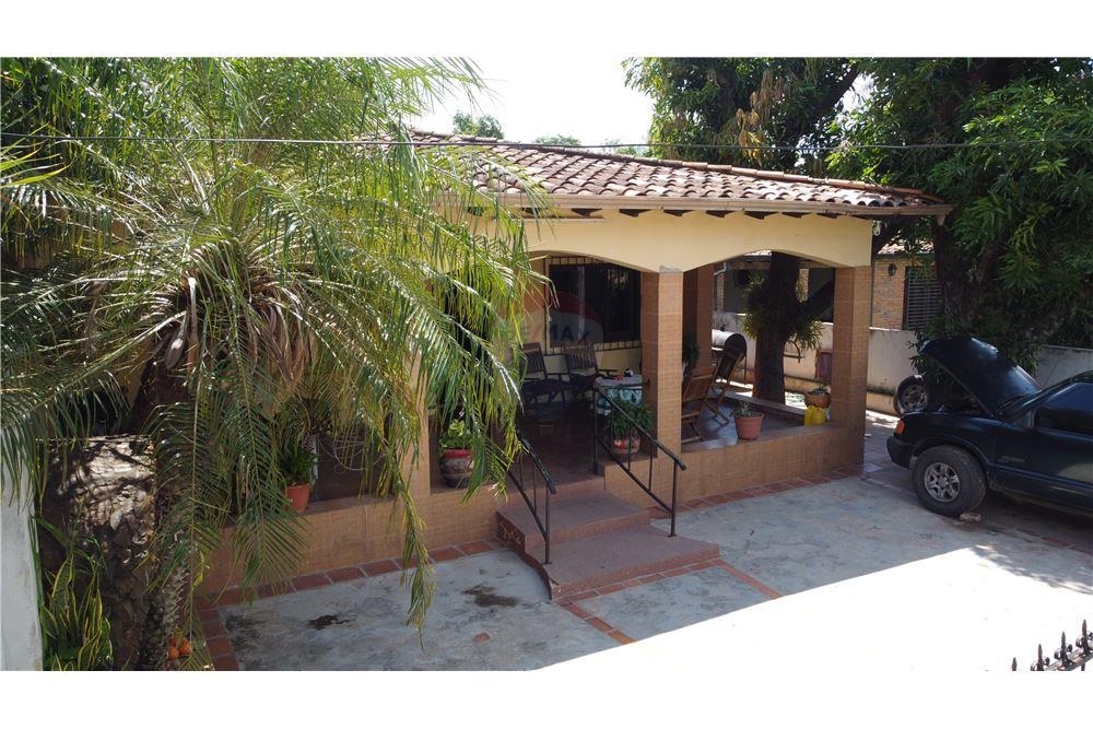 ALQUILO AMPLIA CASA EN EL CENTRO DE LUQUE. Ref #S38F51 - infocasas.com.py