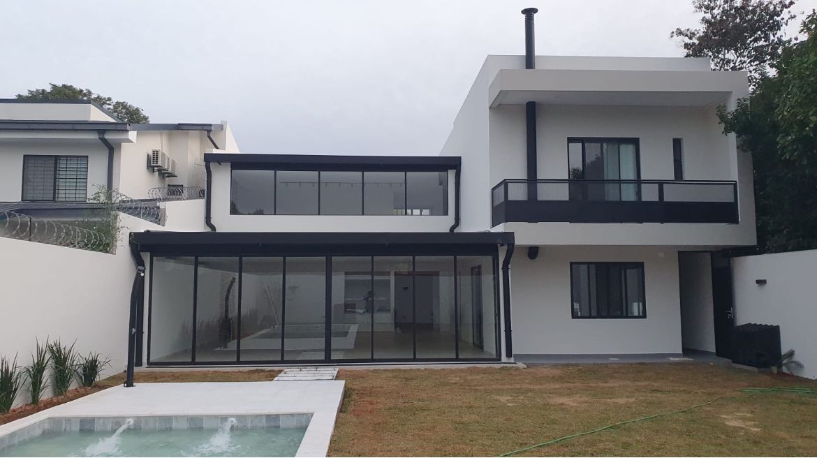 Alquilo Amplia Casa De 3 Habit En Suite. . Ref #JDD157 - infocasas.com.py