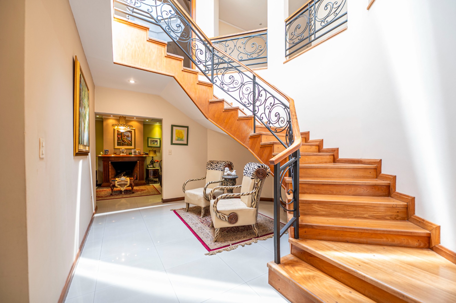 ALQUILO RESIDENCIA SEMI AMOBLADA EN BARRIO MBURICAO, EN ZONA EMBAJADA AMERICANA. Ref #QFF99A ...