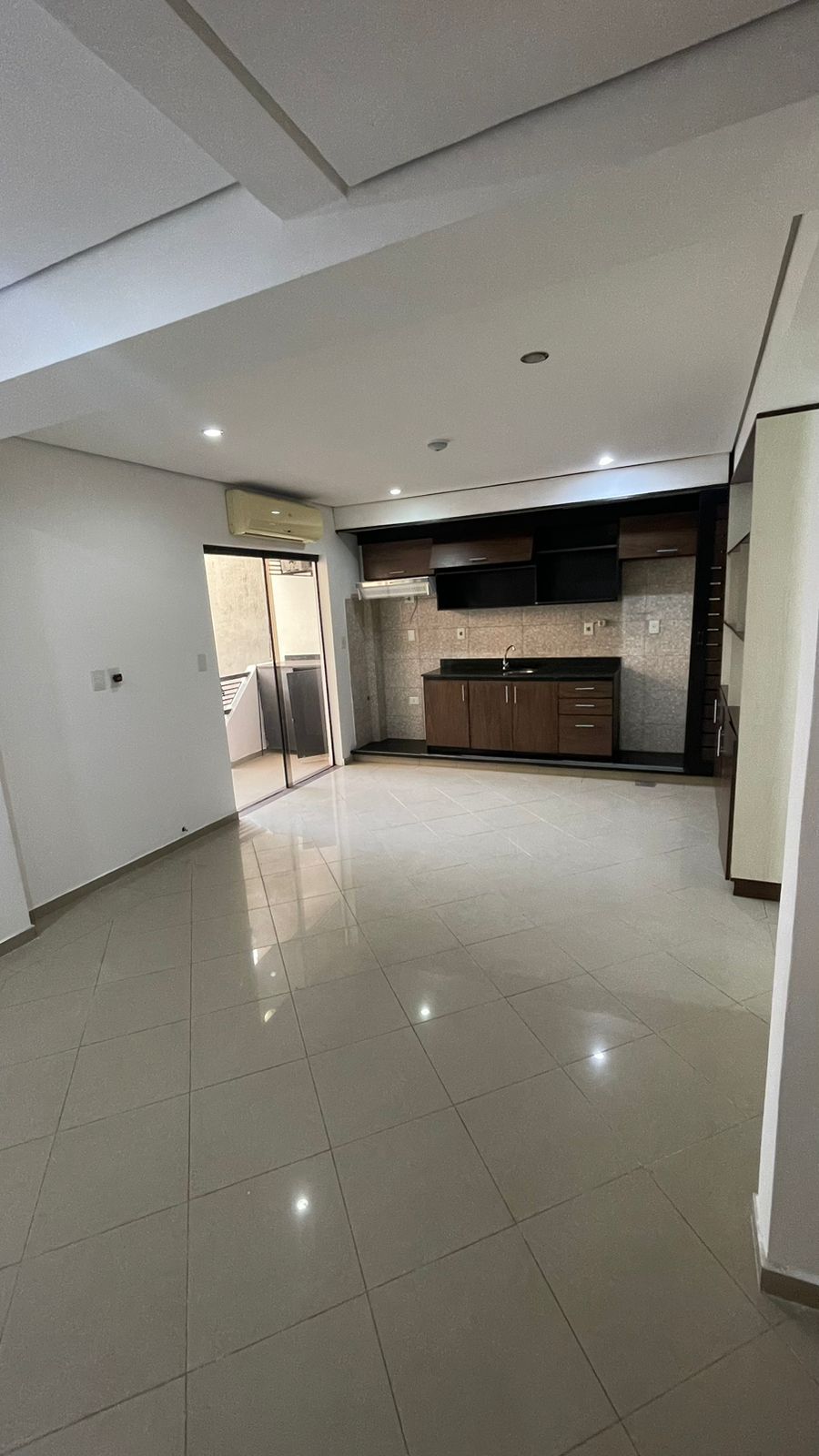 Alquilo Amplio Monoambiente en Barrio Jara . Ref #L99DE8 - infocasas.com.py