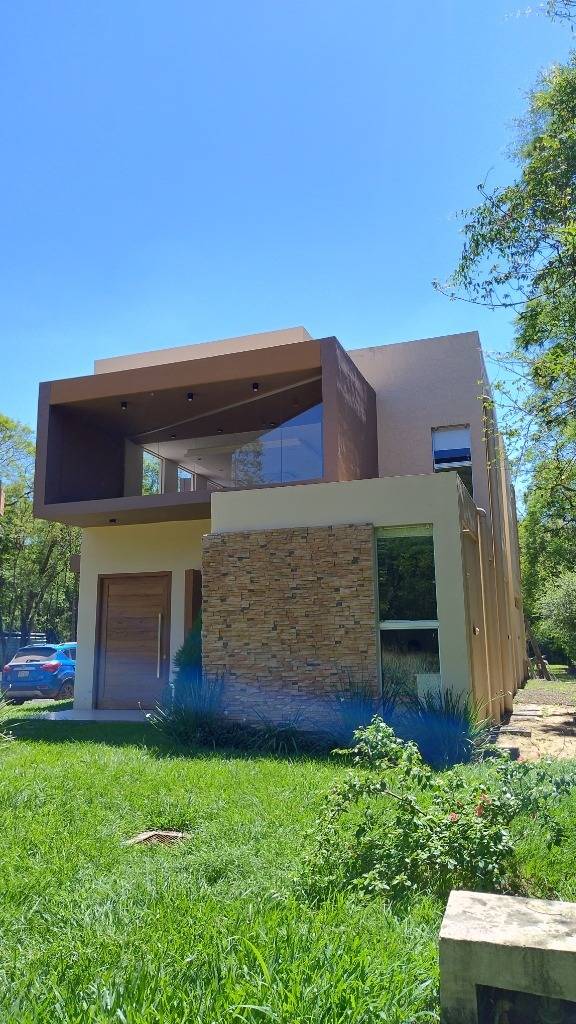 VENDO HERMOSA RESIDENCIA EN SURUBII, ZONA PUEBLO DEL RIO. Ref #QE8BCC - infocasas.com.py