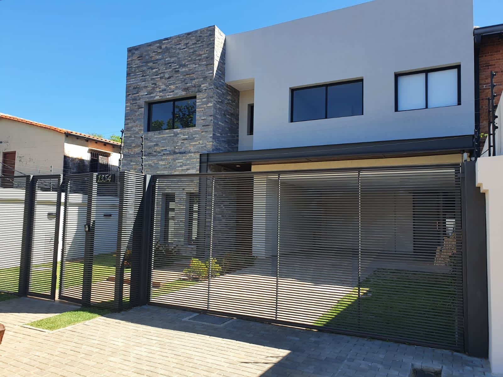 VENDO AMPLIA RESIDENCIA EN MBURUCUYA. Ref #A4796B - infocasas.com.py