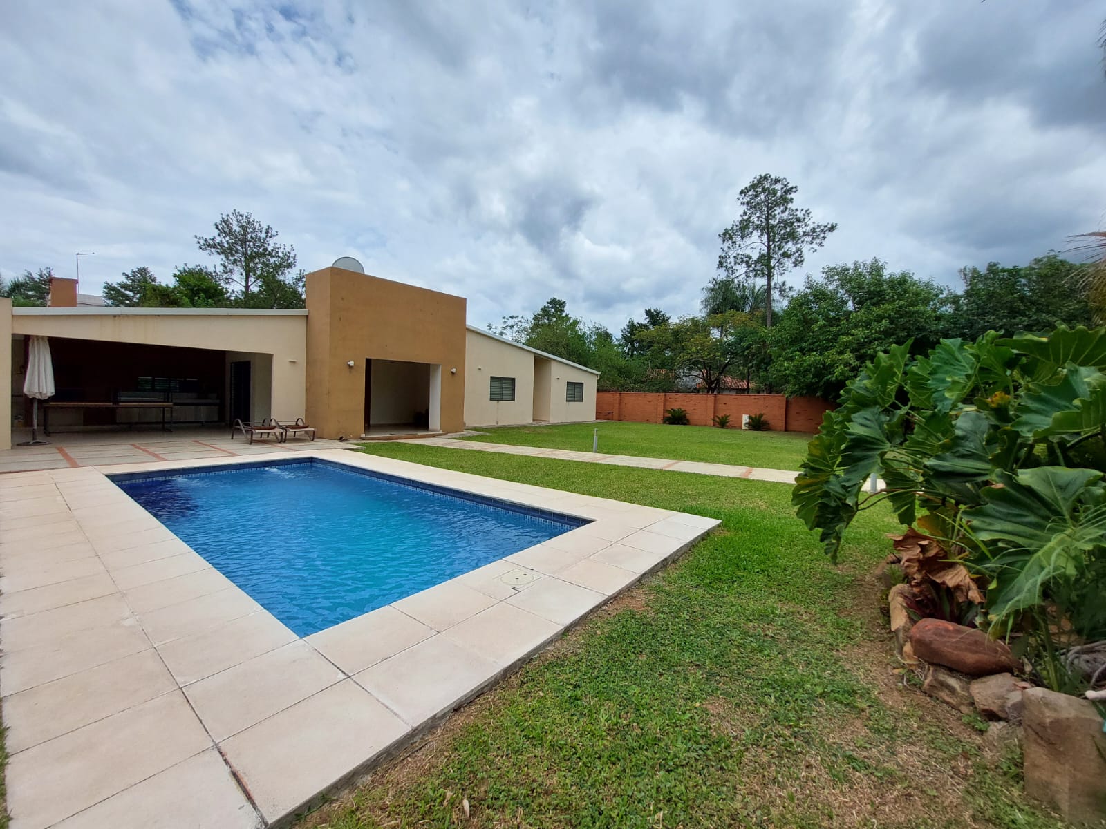 Alquilo Hermosa Casa Con Piscina En San Bernardino‼️ C-1167. Ref #T39EEE - infocasas.com.py