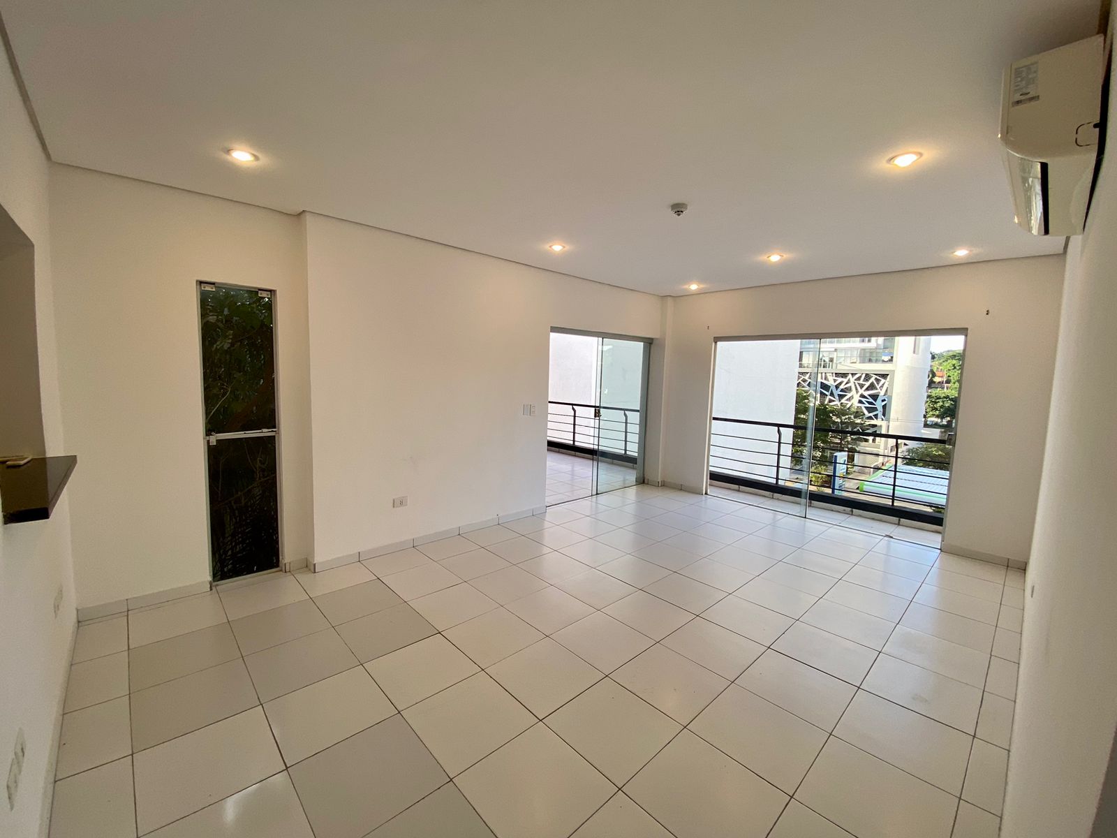 Alquilo Hermoso y Amplio Dpto de 2 Habit. Zona Molas Lopez. Ref #XC4031 - infocasas.com.py