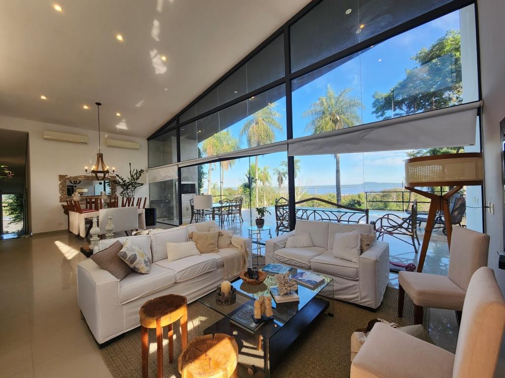 VENDO HERMOSA CASA CON VISTA AL LAGO. SANBER. COD SN . Ref #MC2610 - infocasas.com.py