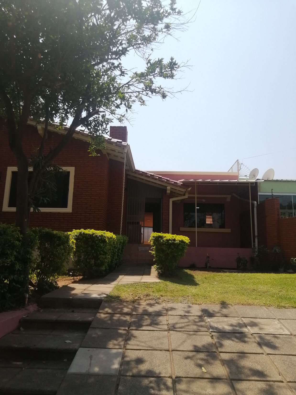 HERMOSA CASA EN ALQUILER! Z/ COLEGIO CRISTO REY. Ref #Z9A12F - infocasas.com.py