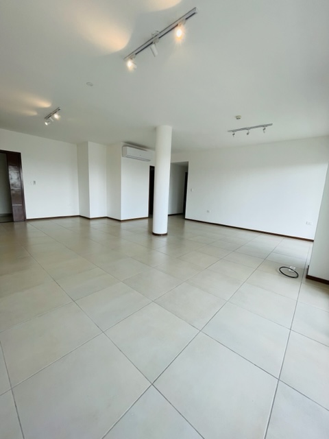 Alquilo Amplio Departamento de 3 dormitorios. Las Mercedes. COD CP. Ref #N97858 - infocasas.com.py