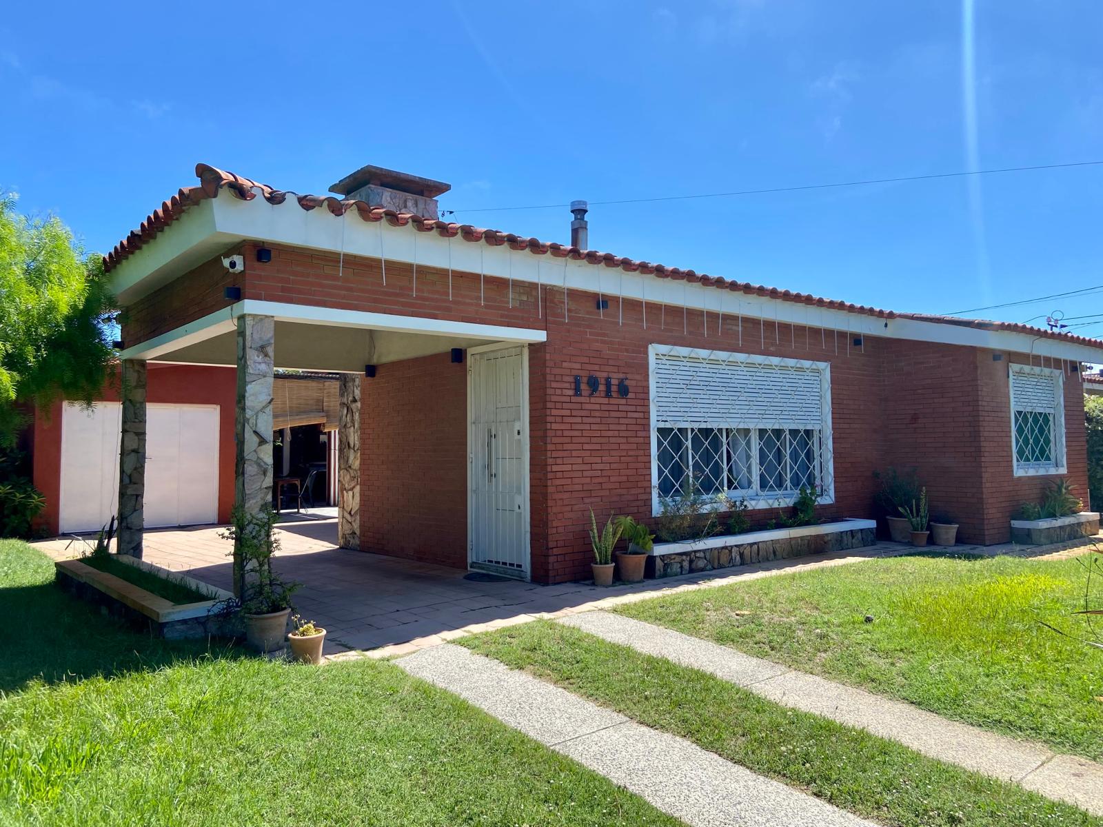 VENTA CASA 3 DORMITORIOS LAGOMAR. Ref #E75C15 - infocasas.com.uy