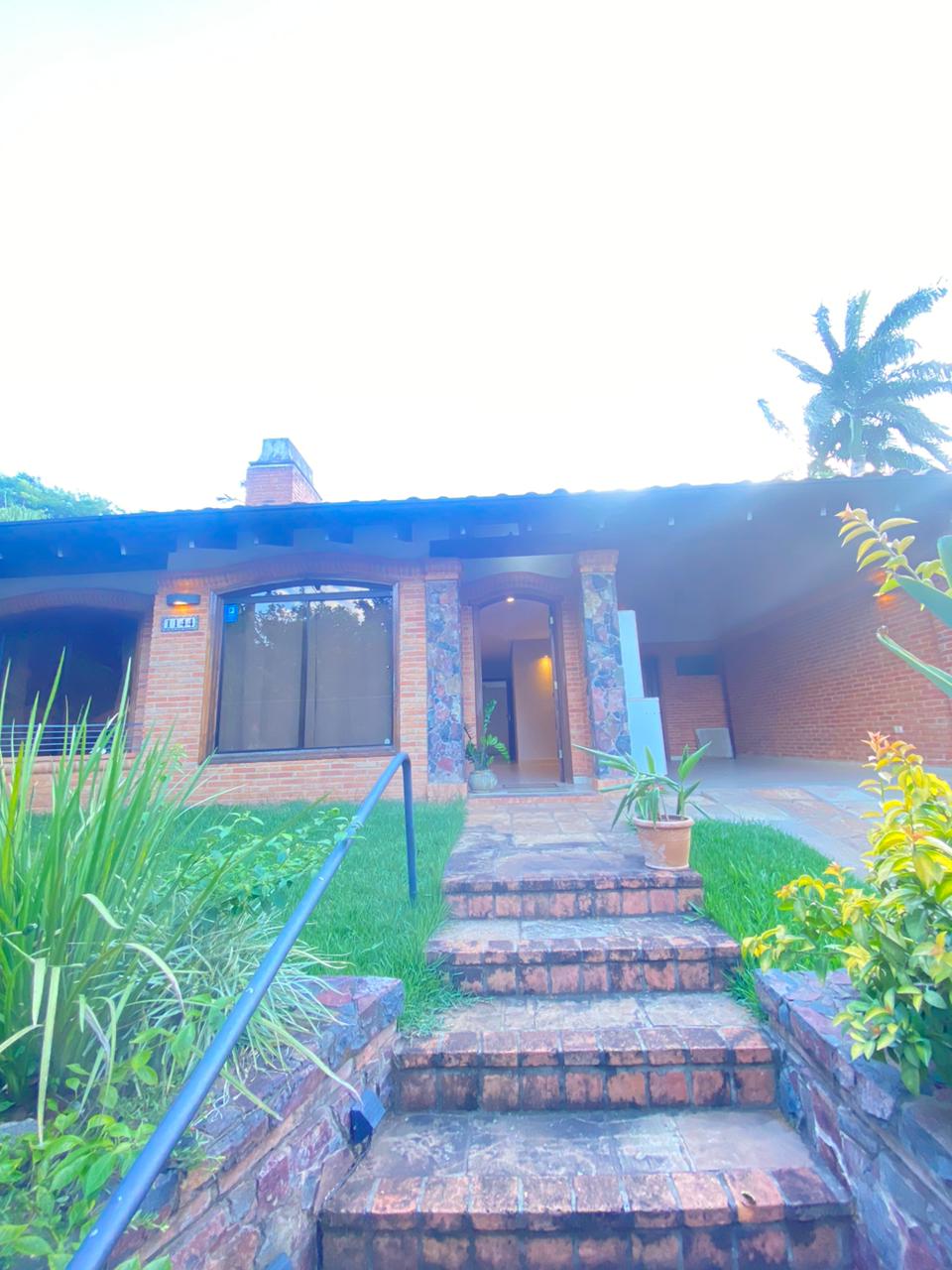 ALQUILO CASA DE UNA PLANTA en el Barrio Carmelitas Asuncion . Ref #C68DB8 - infocasas.com.py