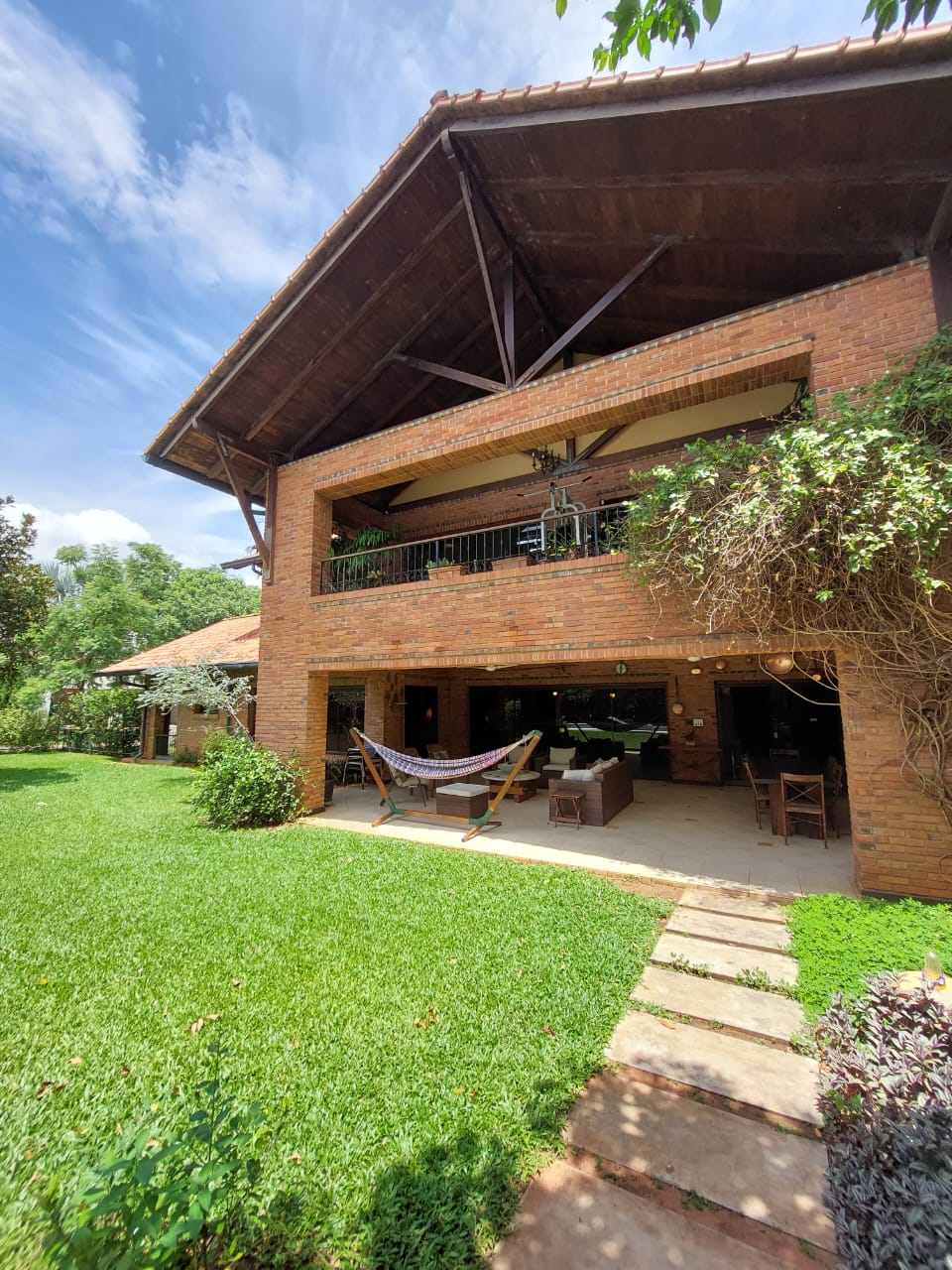 Vendo preciosa residencia en Barrio Cerrado de 3 hab en Suite, Zona Aeropuerto. Ref #OD5D7E ...