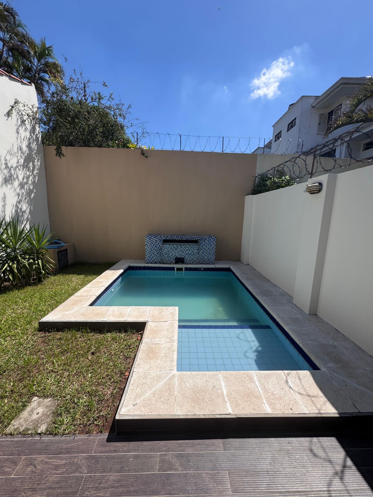 Alquilo Amplio Dúplex En Barrio Mburicao, Zona Alberdin Cod. 096. Ref # ...