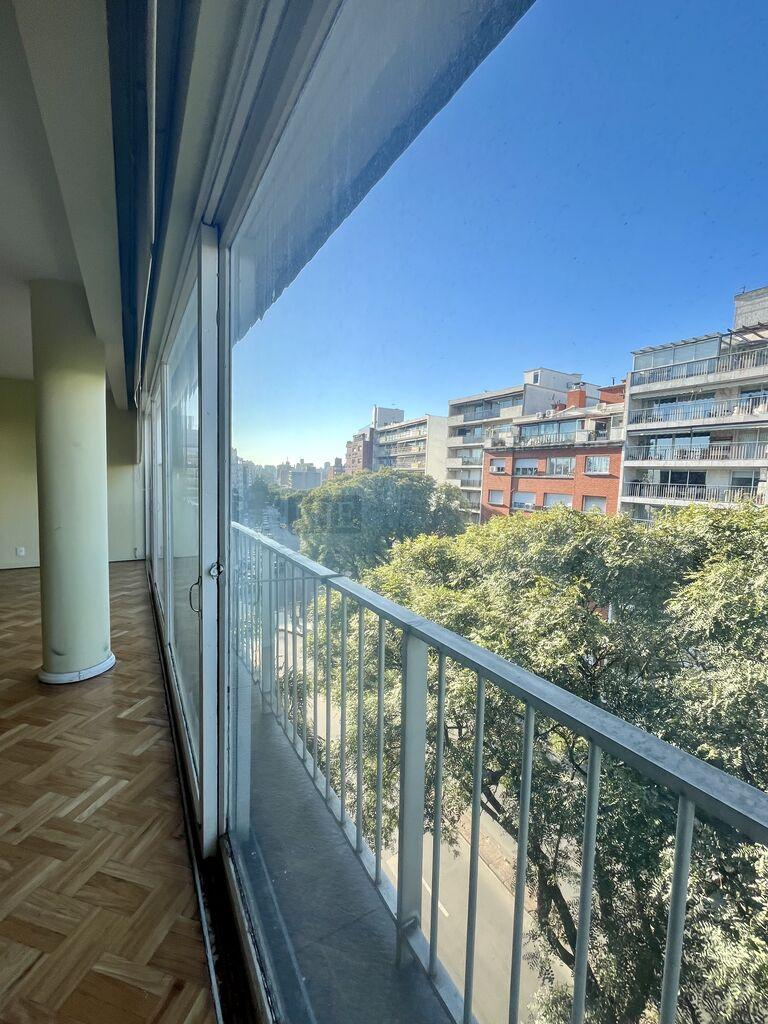 Alquiler apartamento 3 dormitorios y servicio y garaje en Poicitos Av Brasil. Ref #ZA093F ...