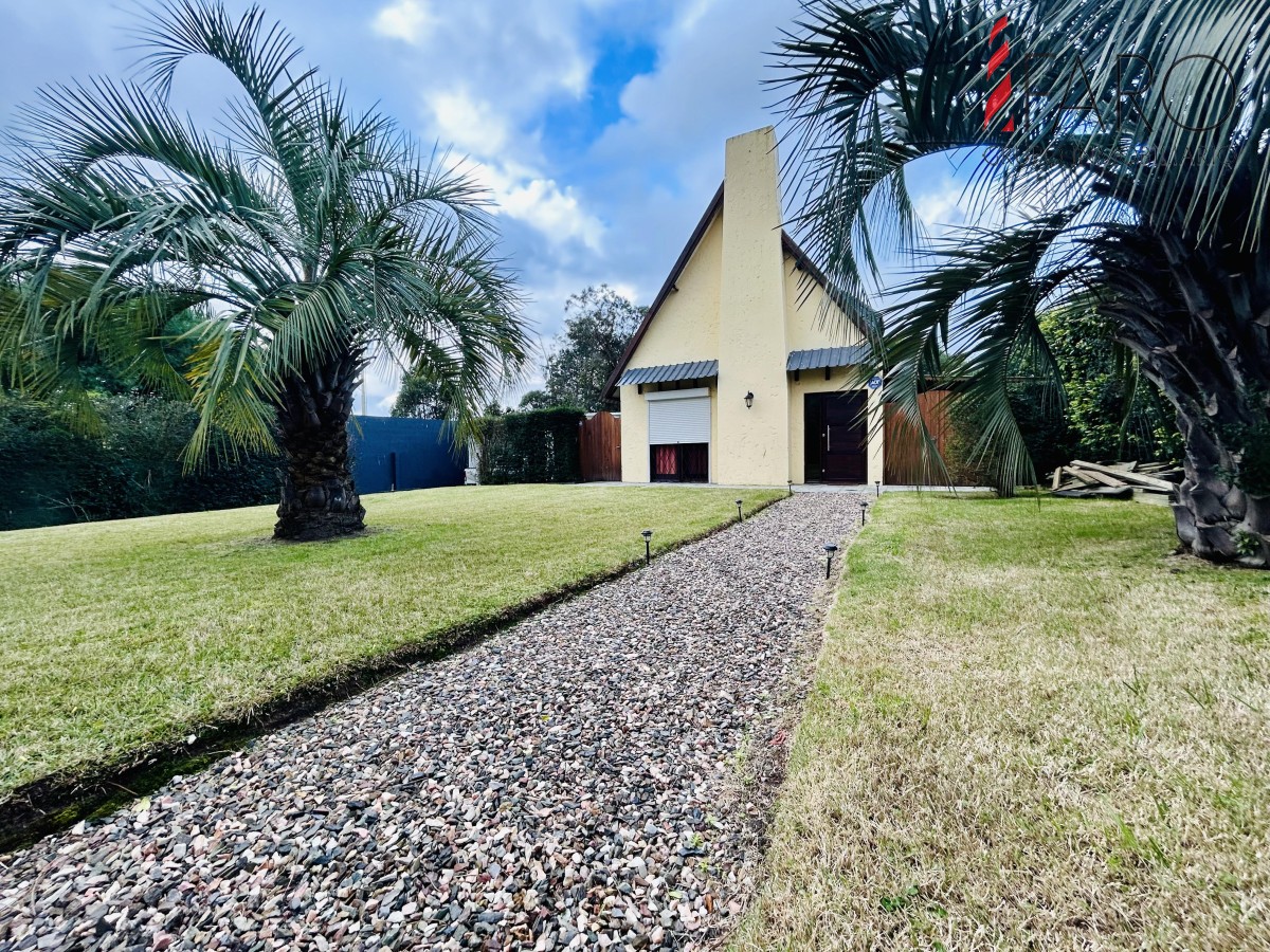 Venta Casa con Piscina climatizada en Pinares Punta del Este. Ref #G415F0 - infocasas.com.uy