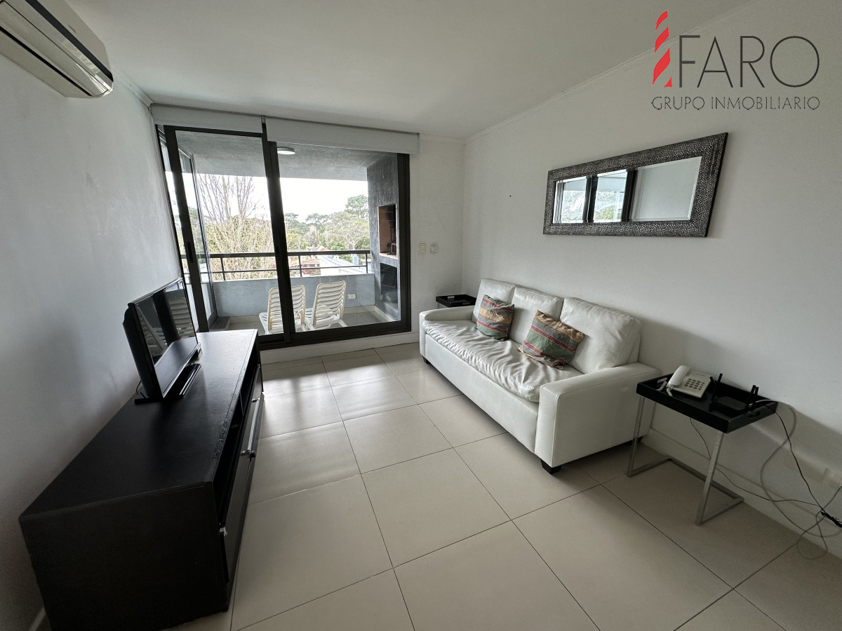 A la venta Apartamento, 2 dormitorios en Punta del Este, Edificio con servicios. Ref #P7E31B ...