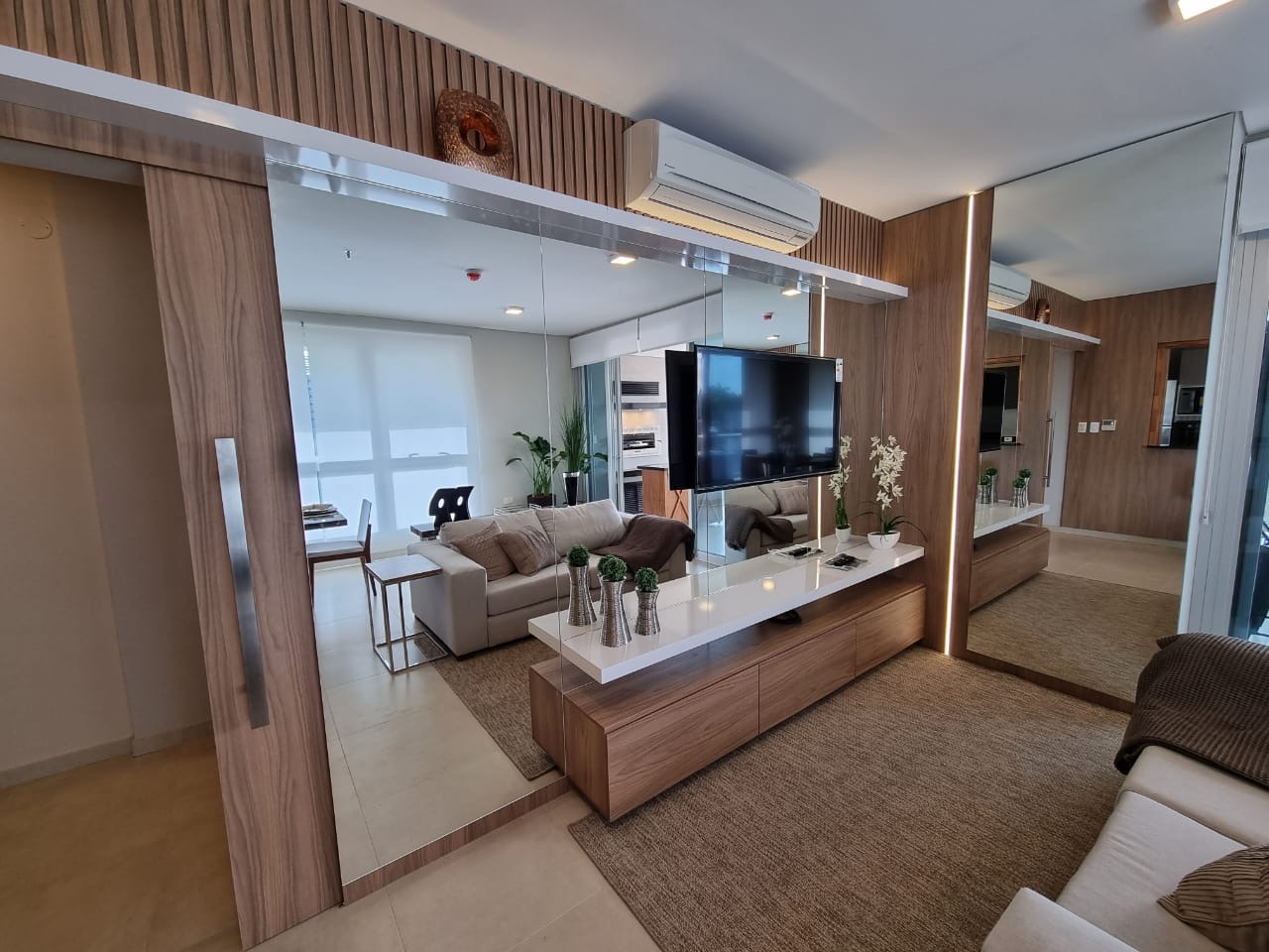 ALQUILO AMOBLADO EDIFICIO MIRANDA ZONA PASEO LA GALERIA. Ref #IED005