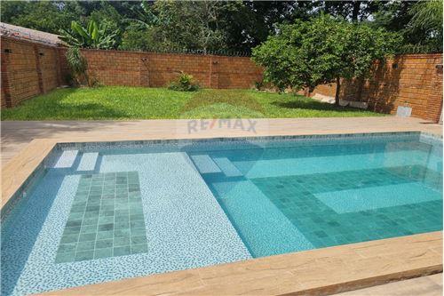 VENDO HERMOSA CASA CON PISCINA EN LUQUE!!. Ref #K57EA6 - infocasas.com.py