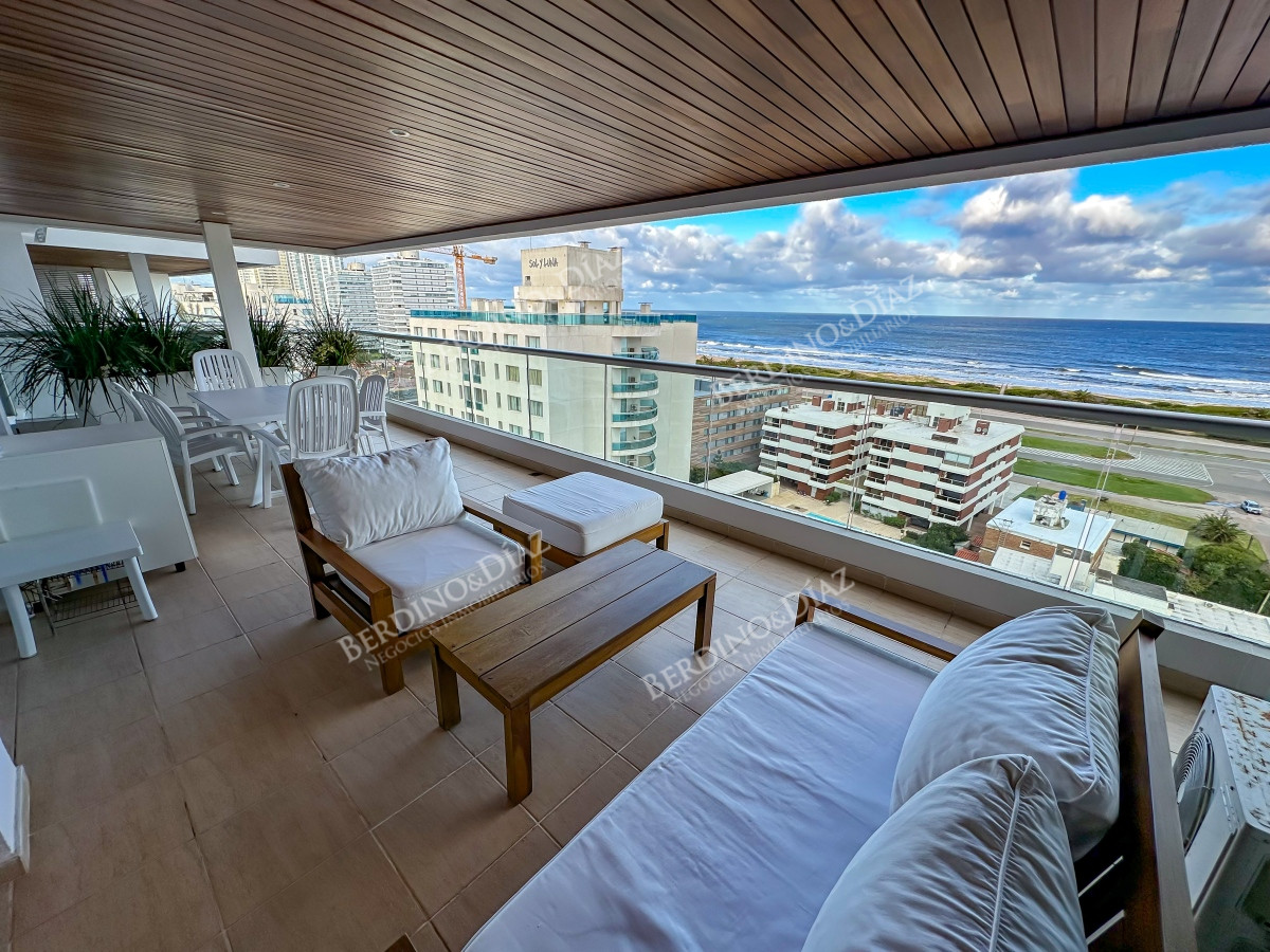 Icon Brava Tower Punta del Este. Vista directa al Mar. Ref #ZB70B1 ...