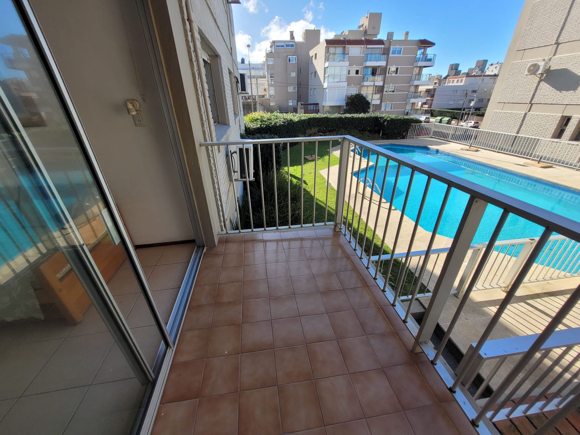 VENTA APARTAMENTO 1 DORMITORIO PISCINA PENINSULA. Ref #T6191B - infocasas.com.uy