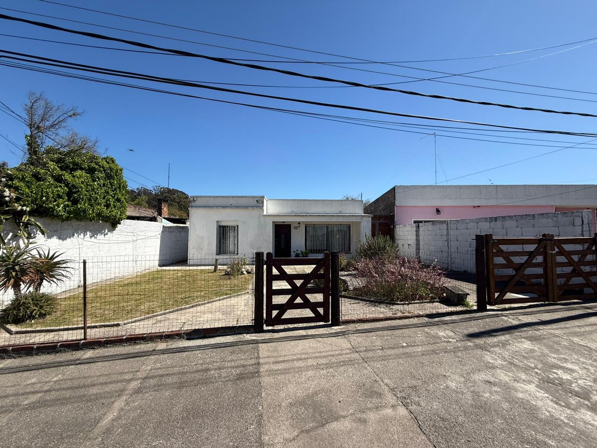 Casa 3 ambientes en venta en Los Nogales, Colonia. Ref #PFA15E