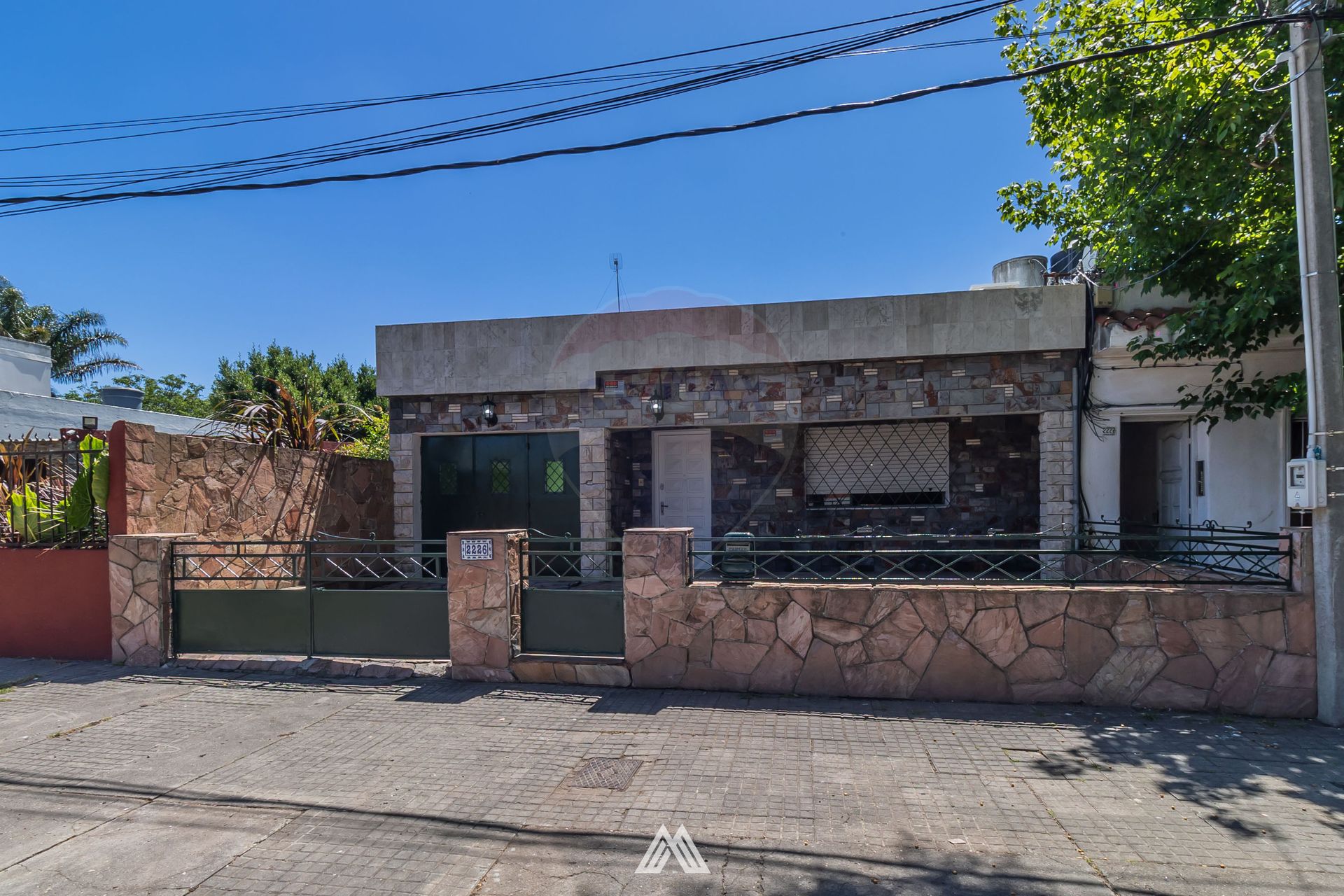 CASA EN VENTA 2 DORM + APTO Y GARAGE LA BLANQUEADA. Ref #HC0D3D