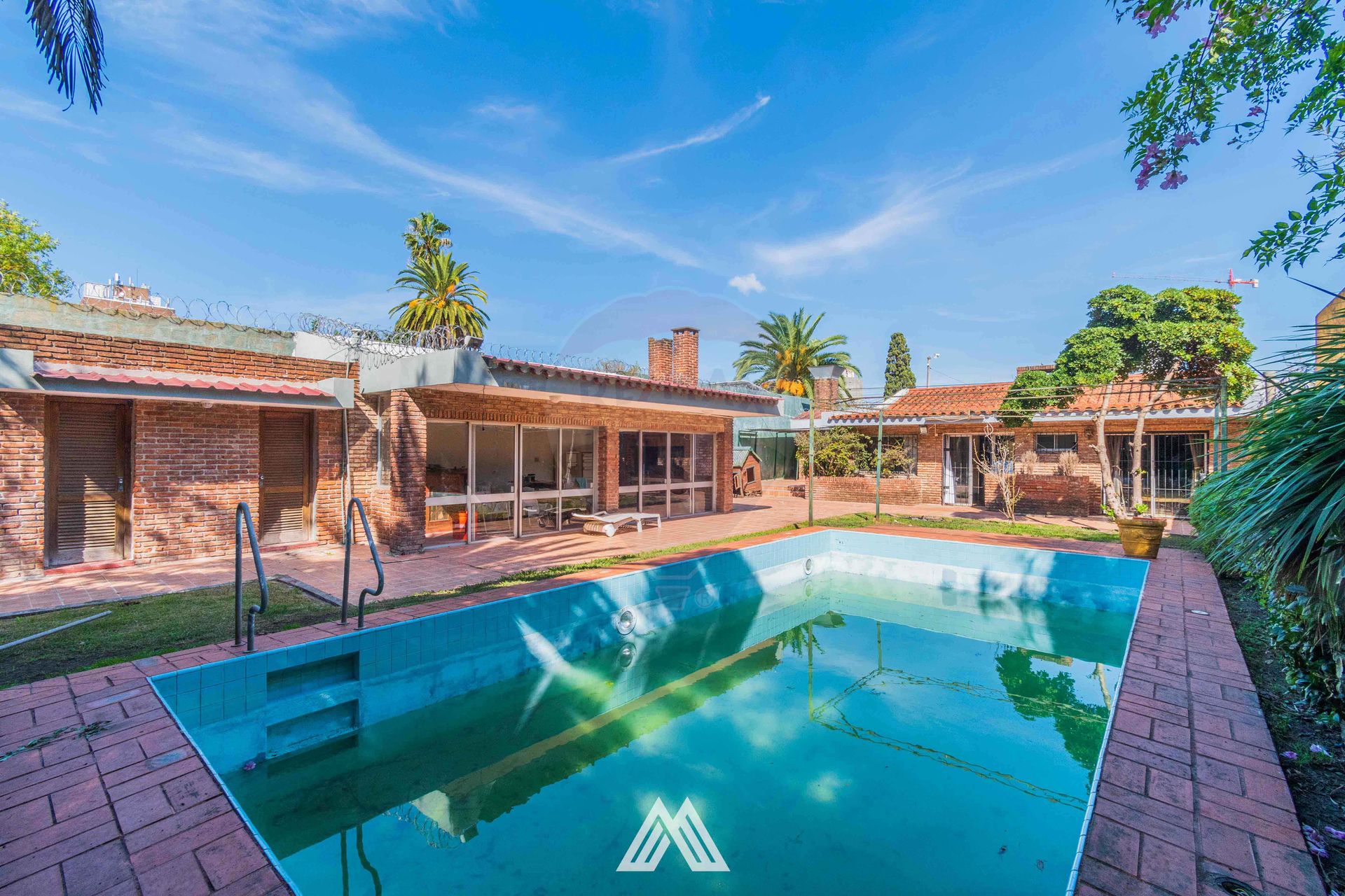 VENDO CASA CON PISCINA EN MALVIN 3 dormitorios. Ref #S566AE - infocasas.com.uy