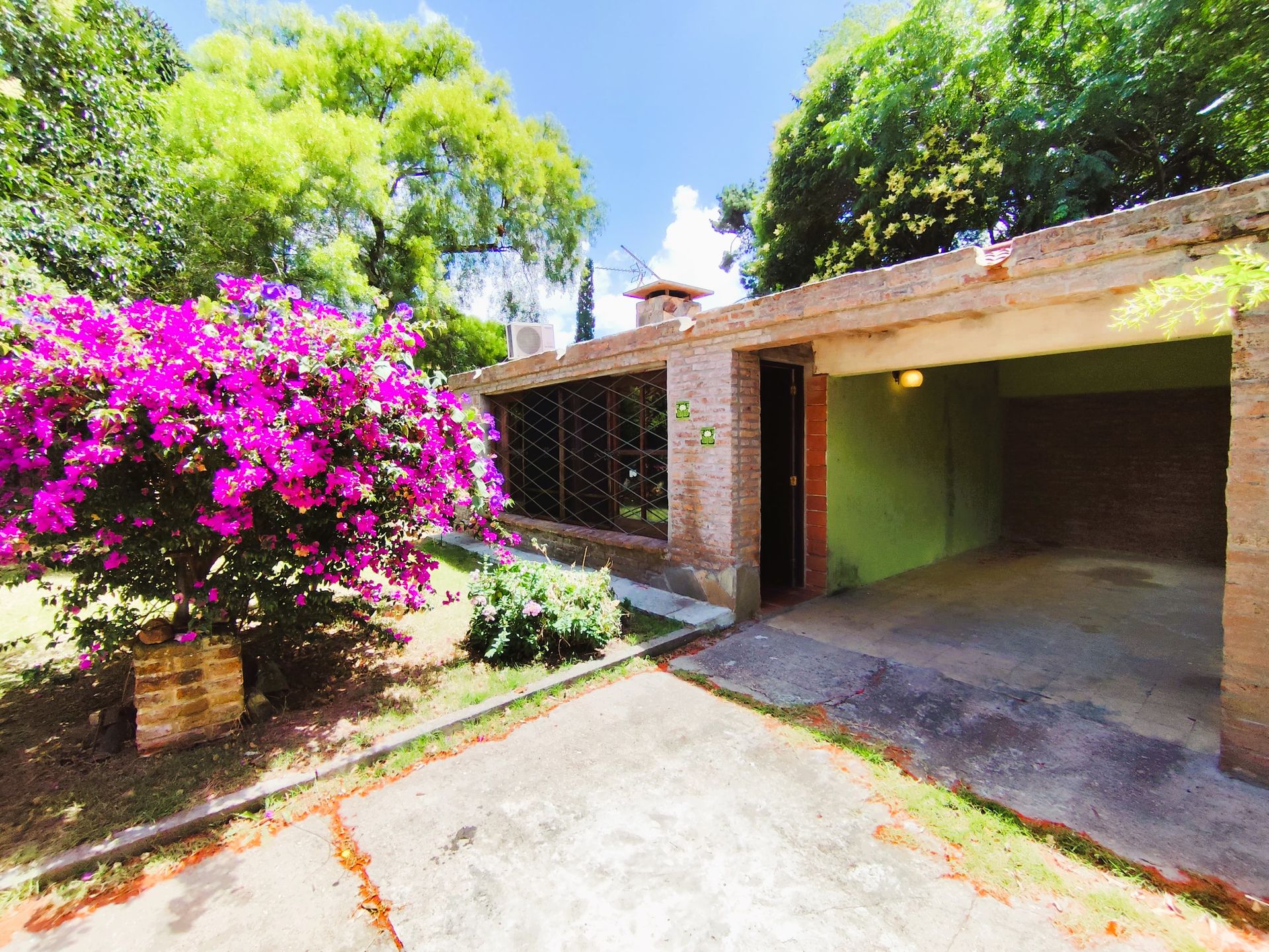 VENTA CASA 3 DORMITORIOS EN PÌNAMAR FONDO BARBACOA. Ref #ZF6B55