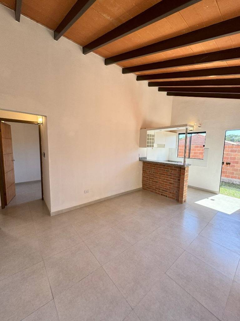 Vendo casas tipo Chalet en Luque Mora Cue. Ref #DAD56E - infocasas.com.py