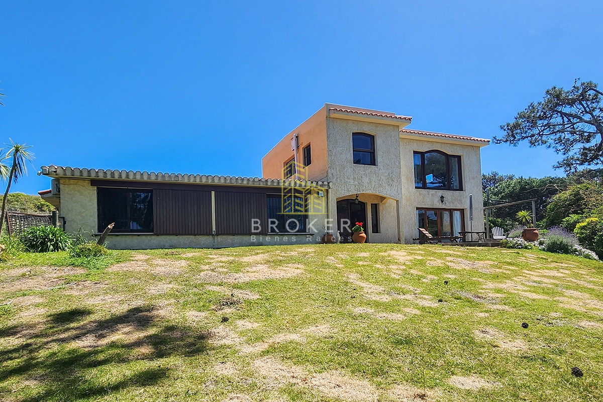 Venta casa vista al mar en Golf. Punta del Este, Uruguay.. Ref #A99F55 - infocasas.com.uy
