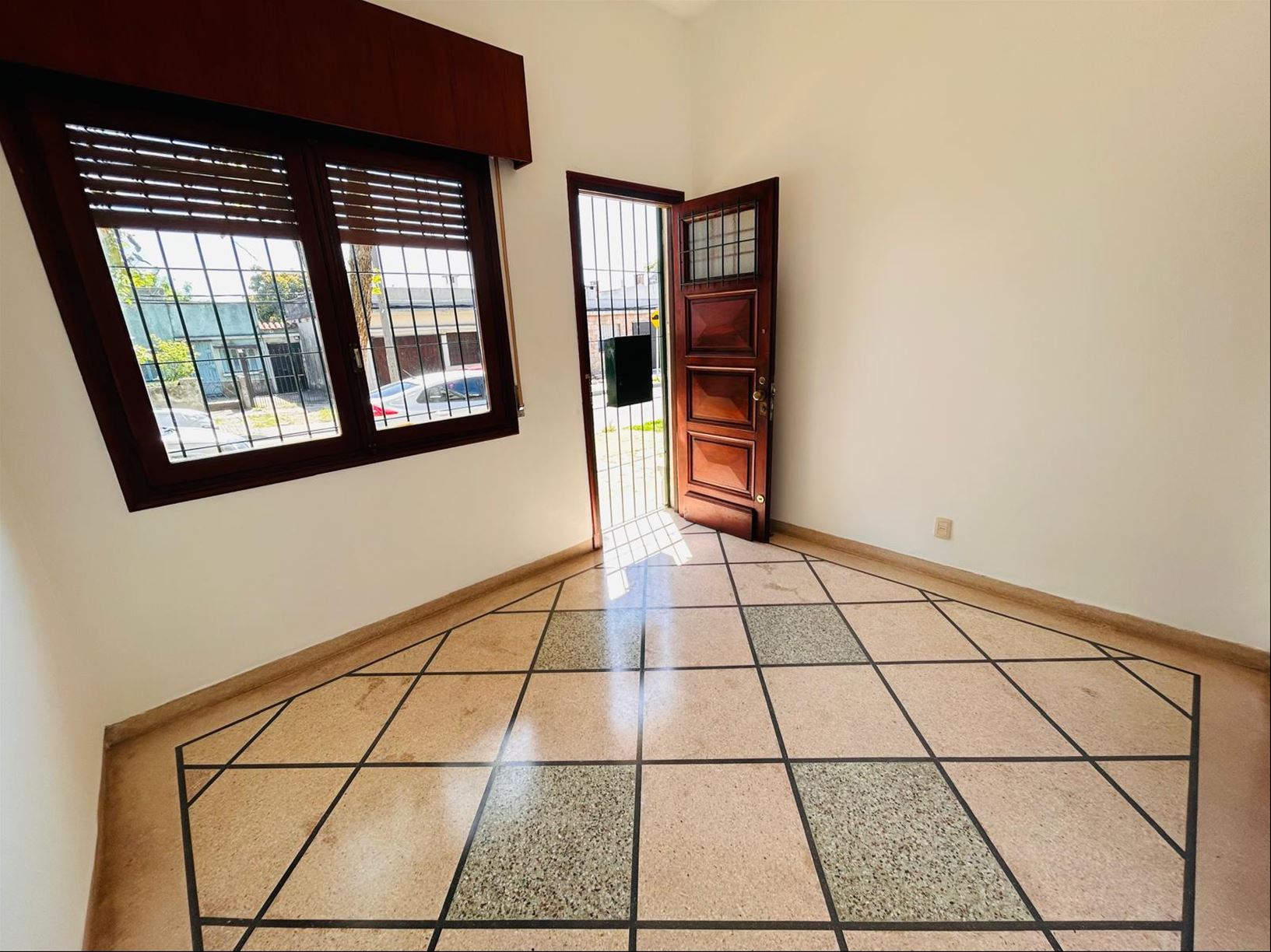 VENTA CASA AL FRENTE PH PLANTA BAJA 3 DORMITORIOS Y PATIO. Ref #VD489F - infocasas.com.uy