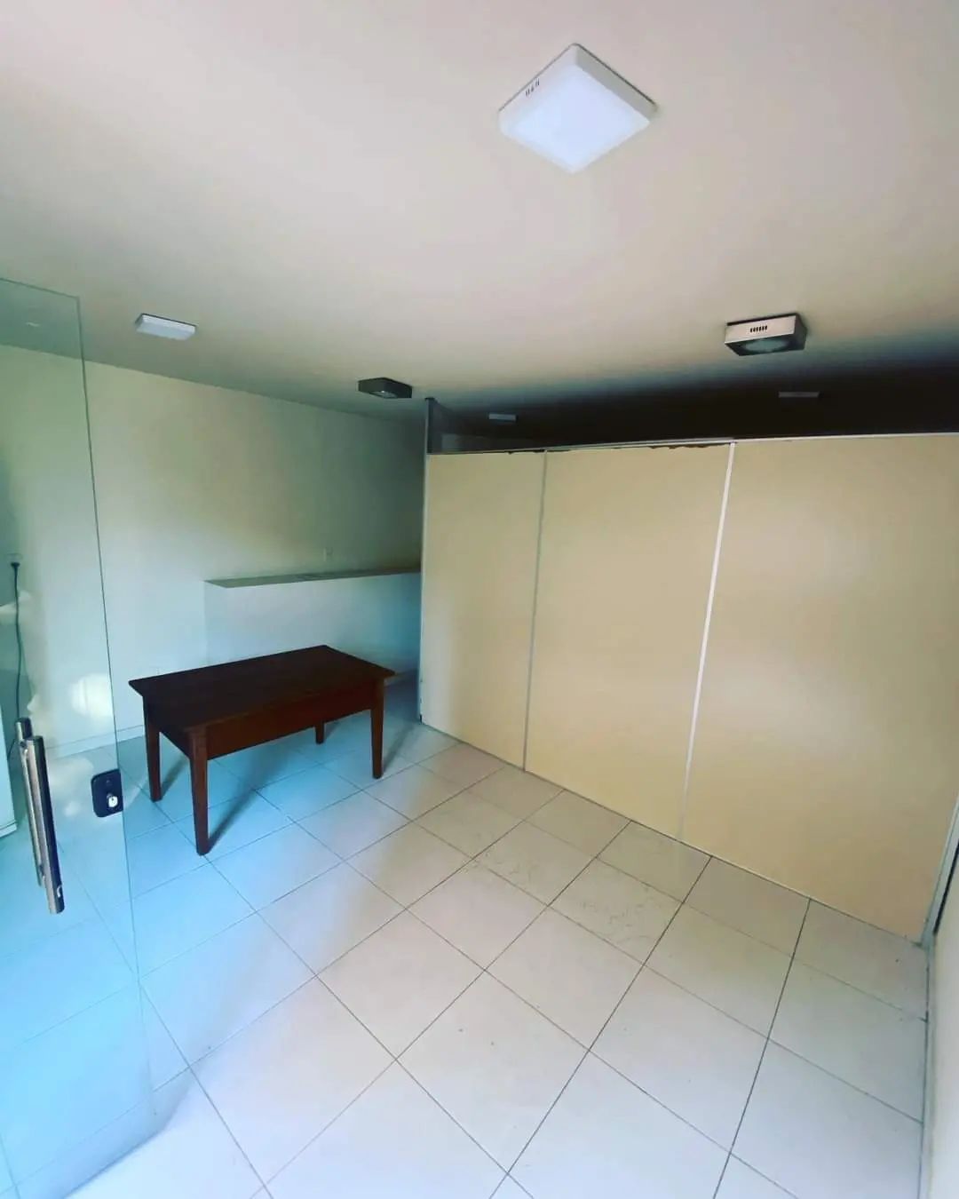 Alquilo Pequeño Salón En Barrio Las Mercedes. Ref #H3F815 - infocasas.com.py