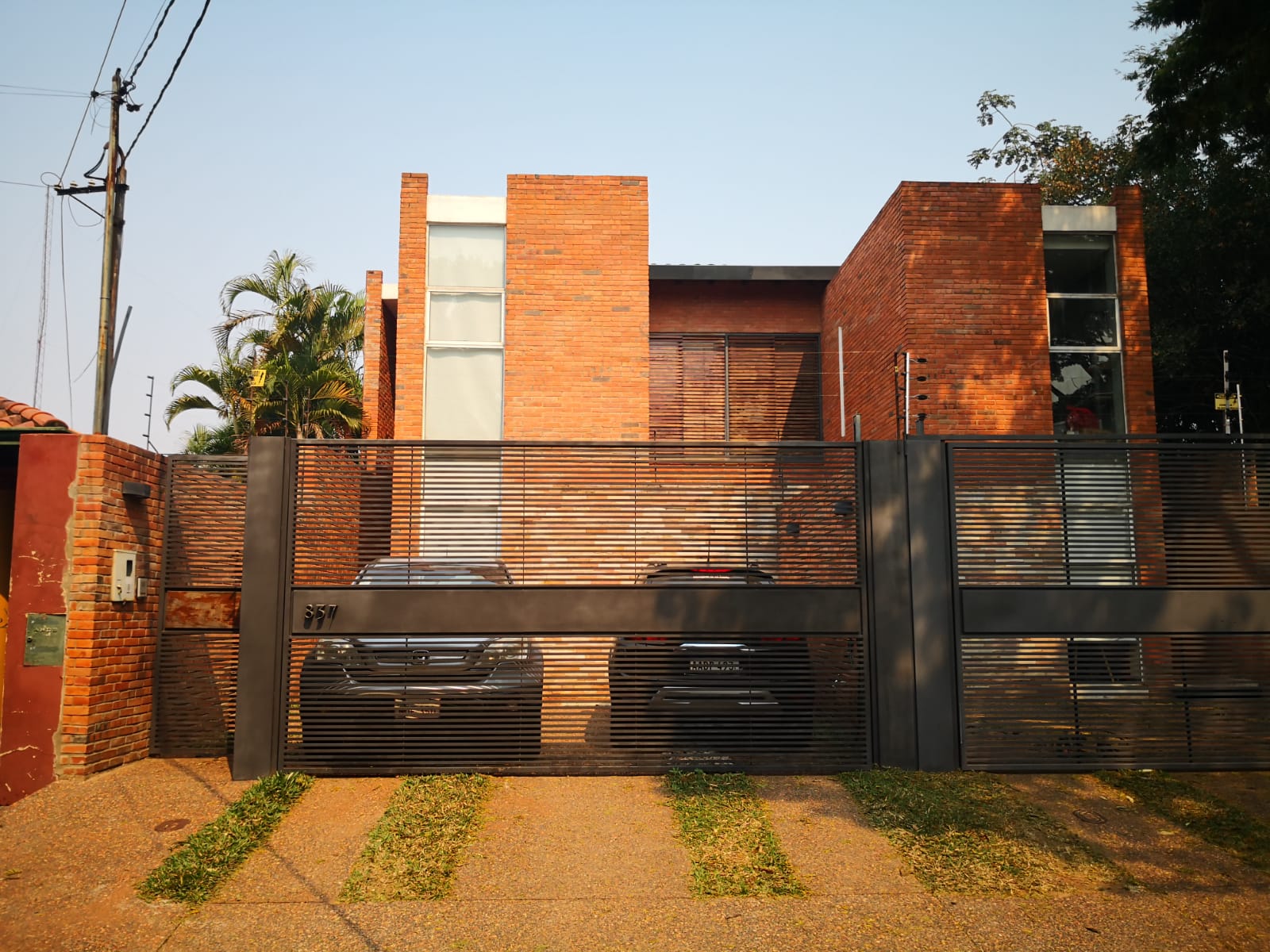 Alquilo amplio dúplex minimalista en Mburucuyá a pasos de Primer Presidente. Ref #X86089 ...