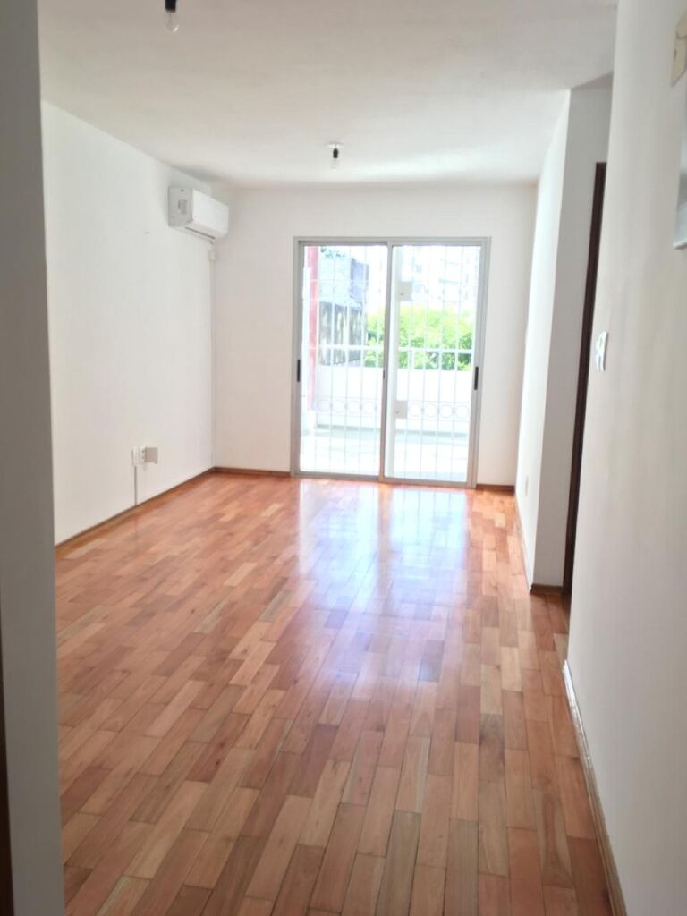 Gran oportunidad con Garaje a pasos de Rivera y ponce!!!. Ref #X2E433 - infocasas.com.uy