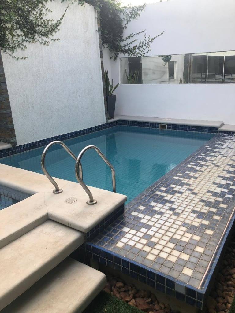 ALQUILO CASA FINAMENTE AMOBLADA ZONA MARICAL LOPEZ SHOPPING. Ref #X8215D