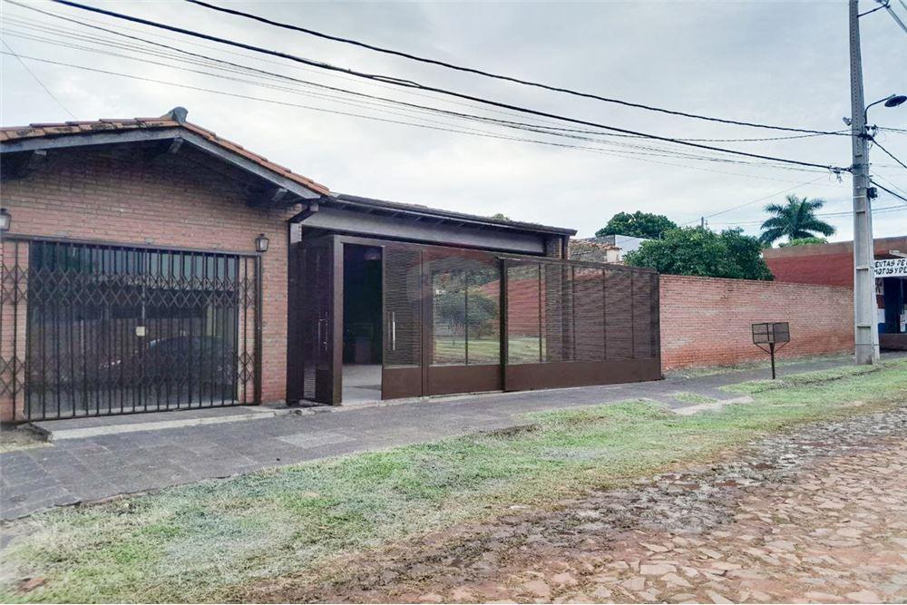 ALQUILO AMPLIA CASA CON PATIO EN LAURELTY - LUQUE . Ref #A4841C - infocasas.com.py