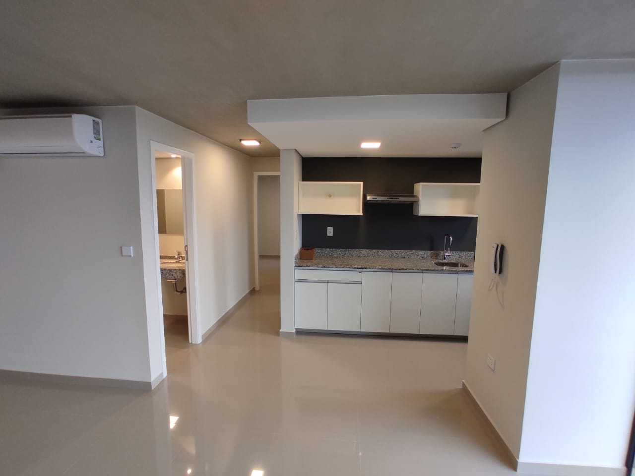 Alquilo departamento dos dormitorios Zona CIT. Ref #V75A84 - infocasas.com.py