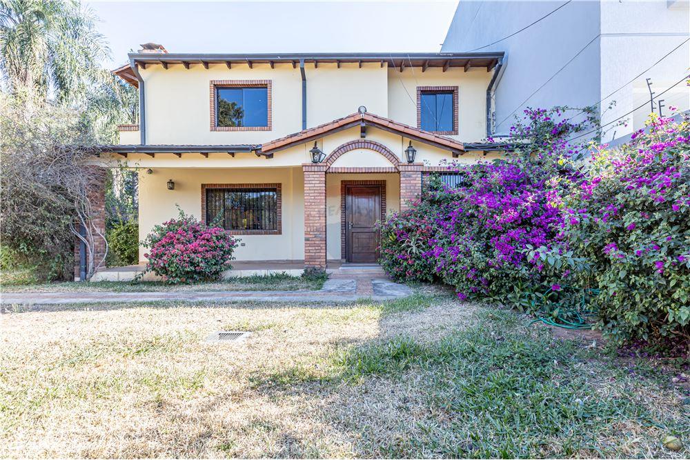 Amplia casa en Bº Villa Aurelia. Ref #M417C8 - infocasas.com.py