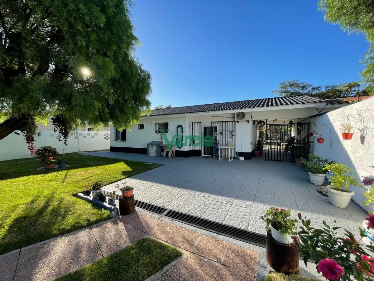 Casa en venta Atlantida, 3 dorm, fondo, barbacoa, cochera, centro playa. Ref #B2A717 - infocasas ...