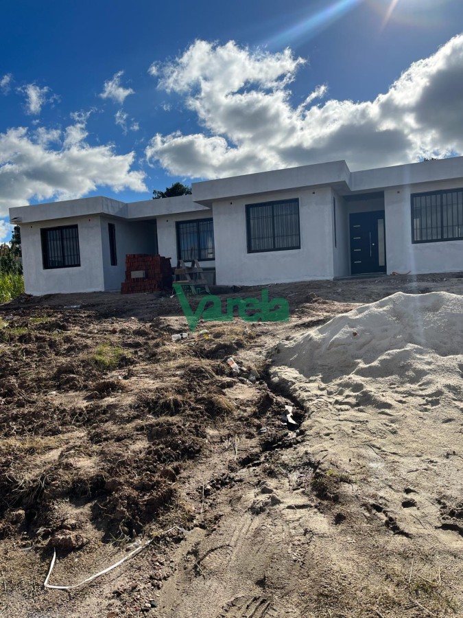 Casa en venta Lagomar a estrenar , fotos en avance de obra. Prontas para ocupar. Ref #G72F3C ...