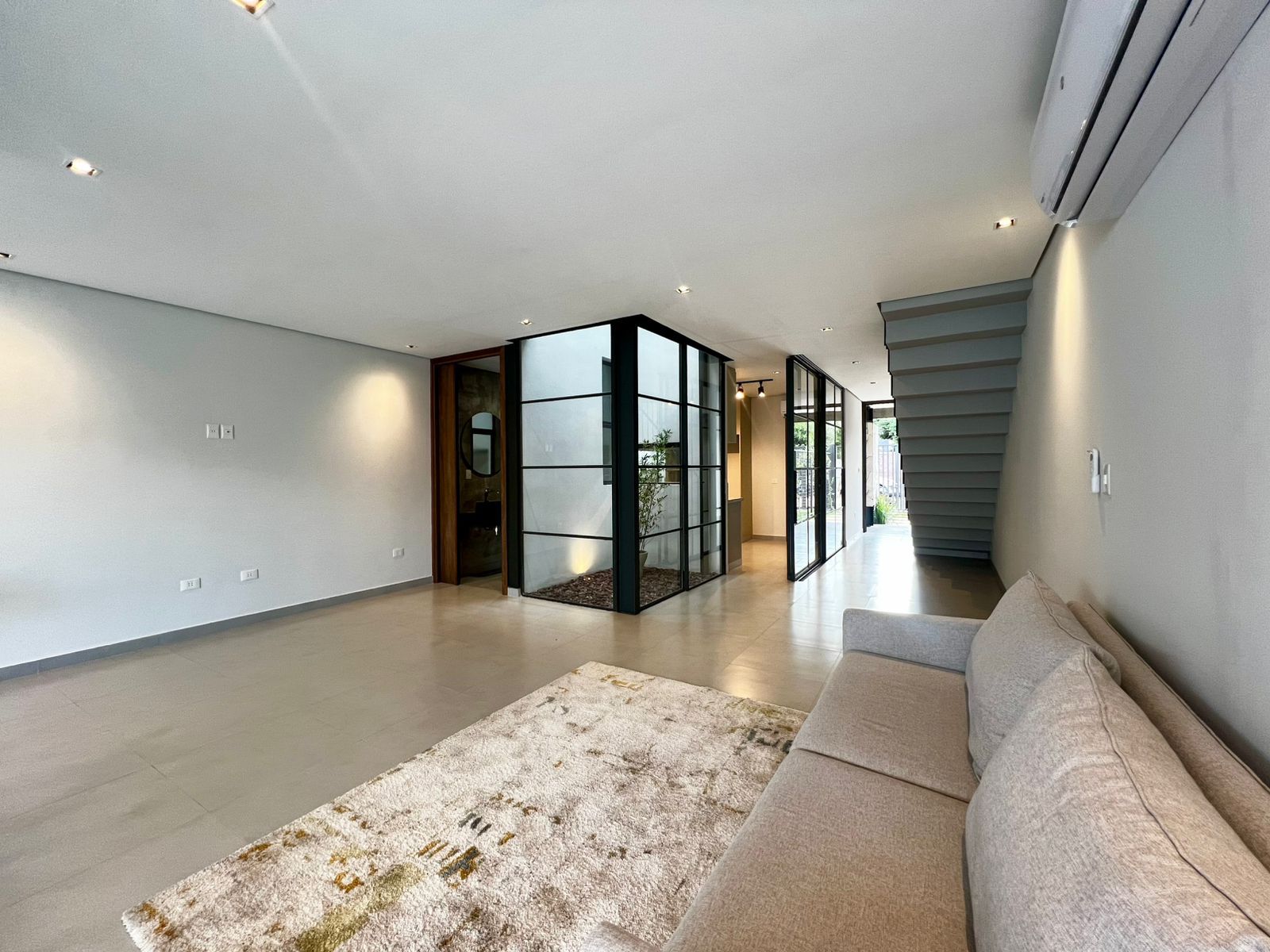 VENDO DÚPLEX DE TRES DORMITORIOS ZONA MBURUCUYÁ . Ref #U8F751 - infocasas.com.py