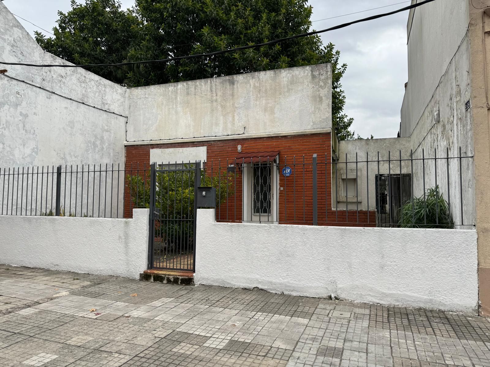 Casa en venta de 2 dormitorios en Brazo Oriental. Ref #H37B45 - infocasas.com.uy