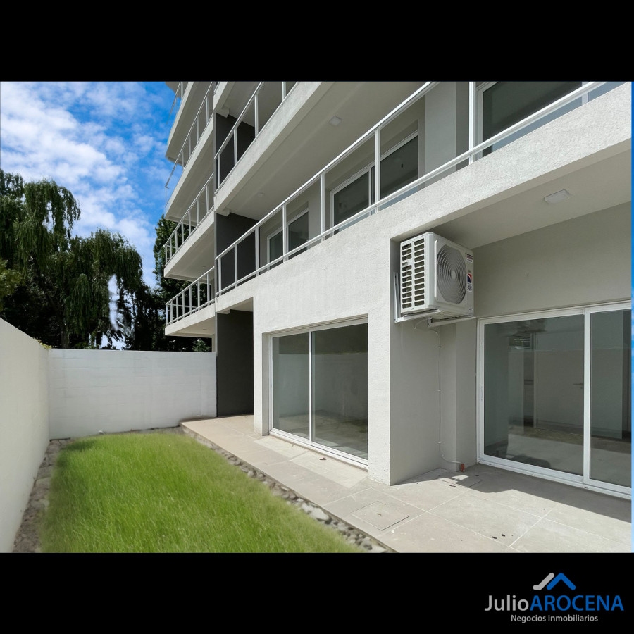 Unidad 004 - Edificio Atardeceres: El apartamento más grande, una casa sobre la costa. Ref # ...