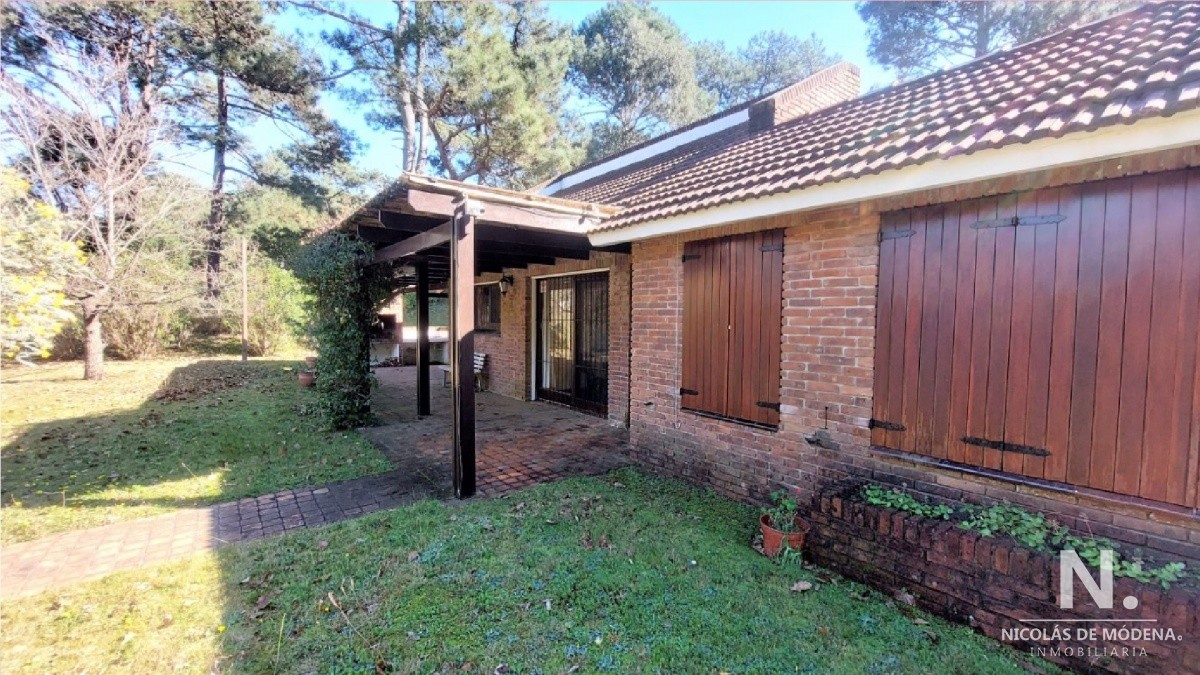 Venta Casa de 4 dormitorios en Rincón del Indio, Punta del Este con parrillero. Ref #OBD604 ...