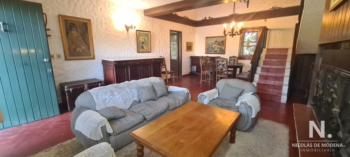Casa en venta a pasos del mar de 5 dormitorios. Punta del Este. Ref #KC7A34 - infocasas.com.uy